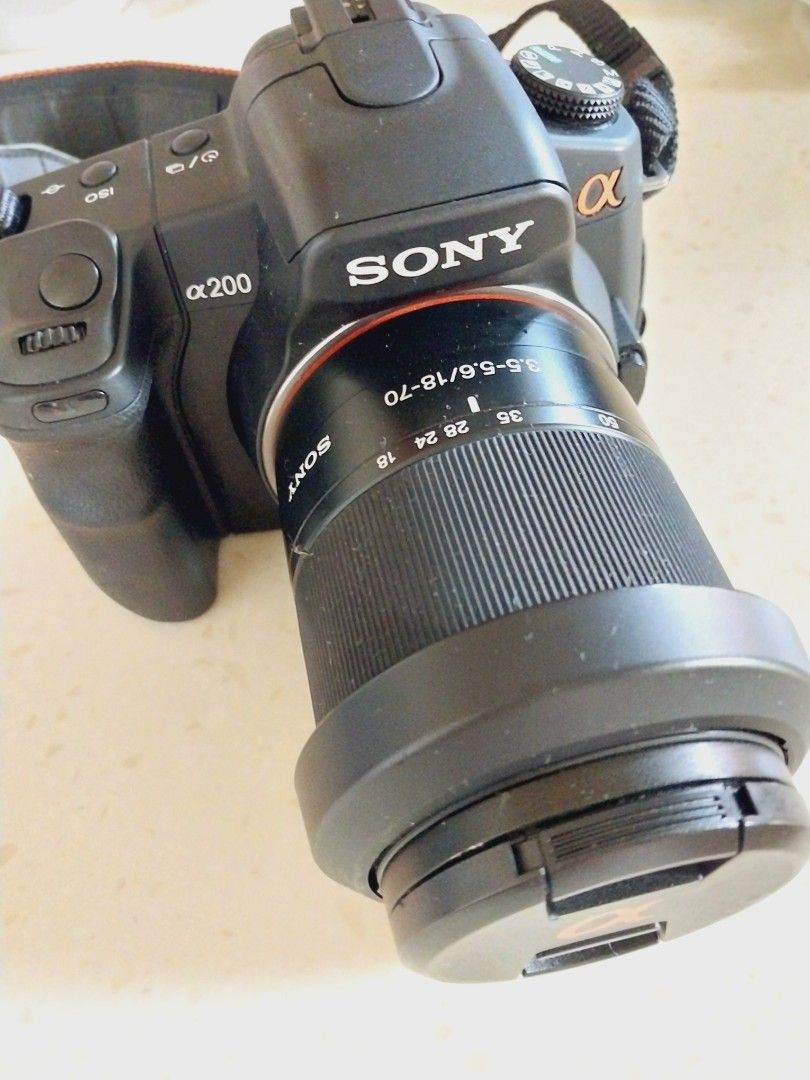 SONY α200 10.2MP DSLR Camera Black, Photography, Cameras on Carousell