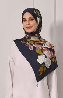The Lemang Duck Shawl in Kenangan, Women's Fashion, Muslimah Fashion ...