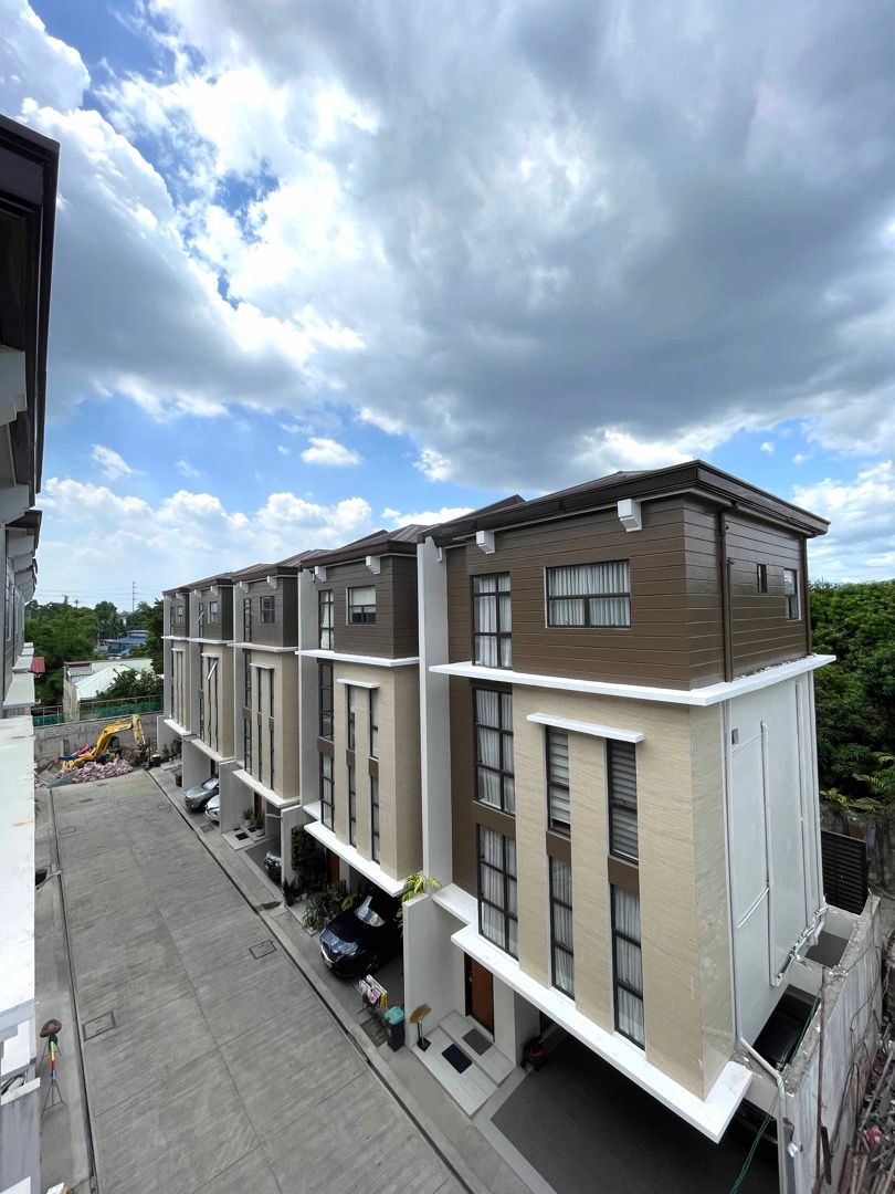 4BR Townhouse in Quezon City Visayas Ave near Philippine Heart Centre ...