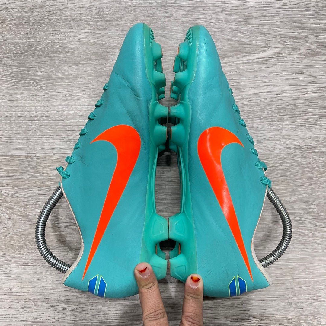 BOOT BOLA NIKE, Men's Fashion, Footwear, Boots on Carousell