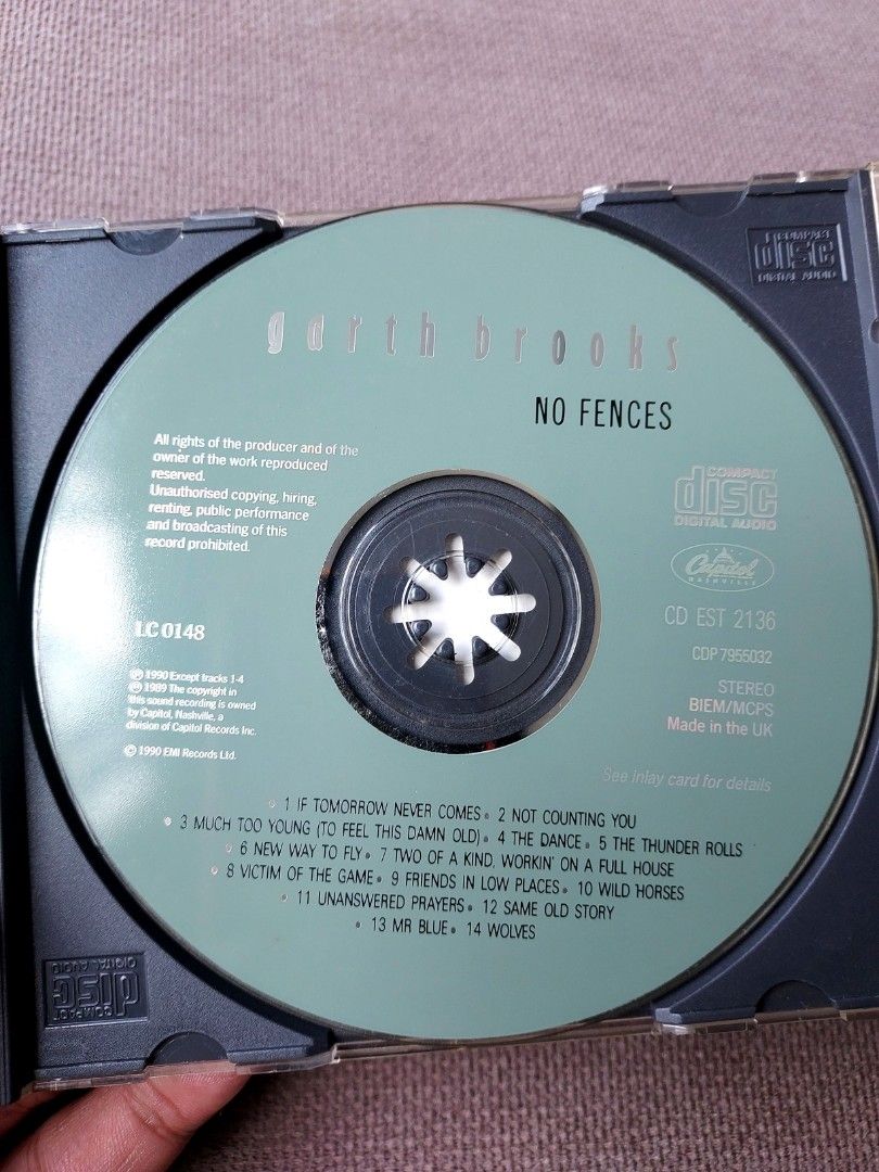 CD GARTH BROOKS | NO FENCES, Hobbies & Toys, Music & Media, CDs & DVDs ...