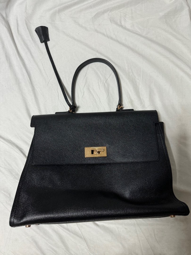 Couronne Kelly bag with lock and key, Women's Fashion, Bags & Wallets ...