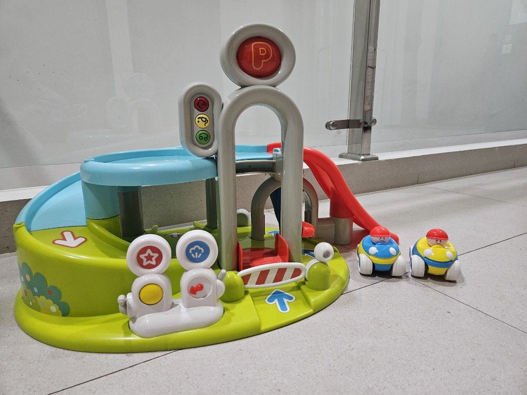 ELC Whizz World Lights and Sounds Car Garage, Bayi & Anak, Mainan ...