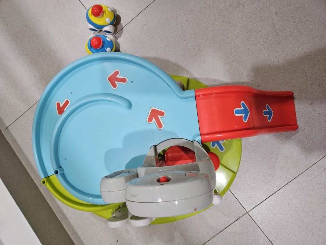 ELC Whizz World Lights and Sounds Car Garage, Bayi & Anak, Mainan ...
