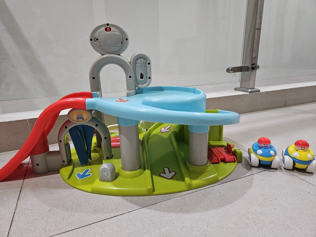 ELC Whizz World Lights and Sounds Car Garage, Bayi & Anak, Mainan ...