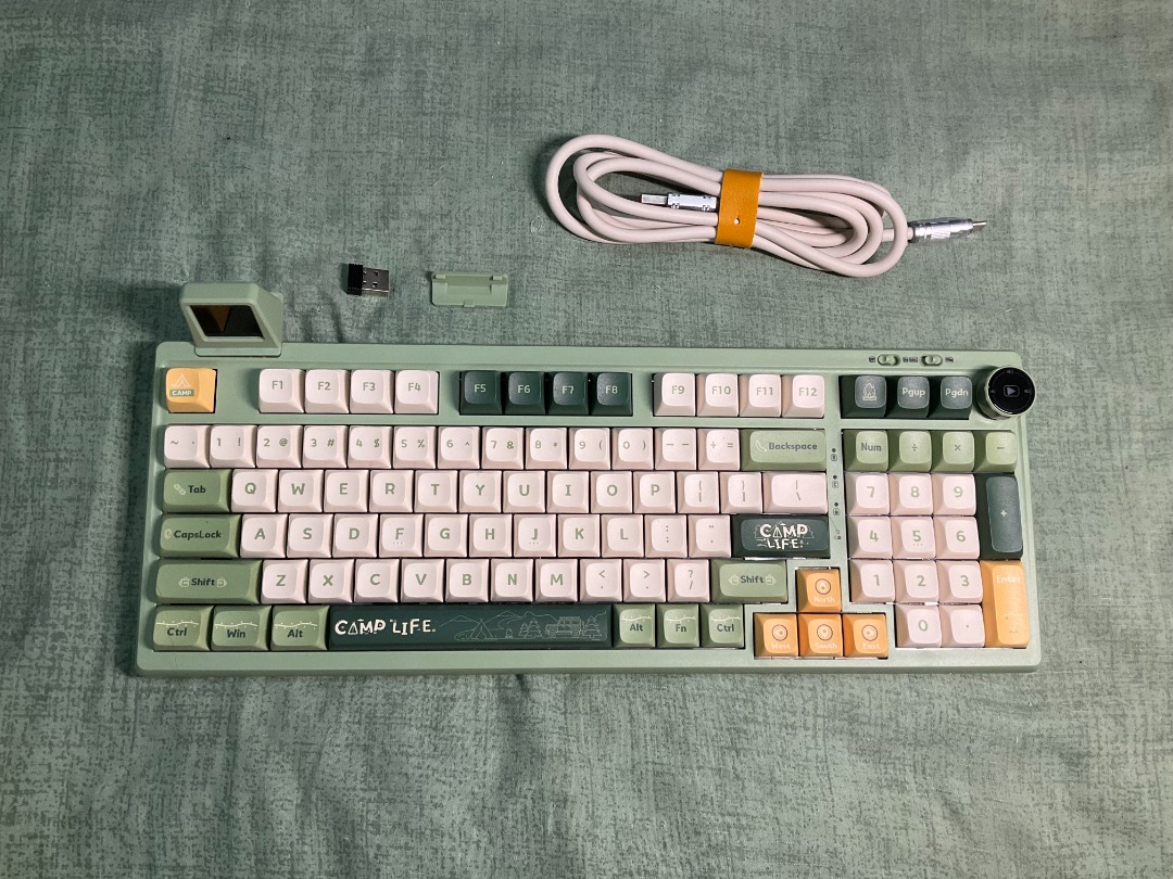 EPOMAKER RT100 Mechanical Keyboard with Mini TV Display - Green ...