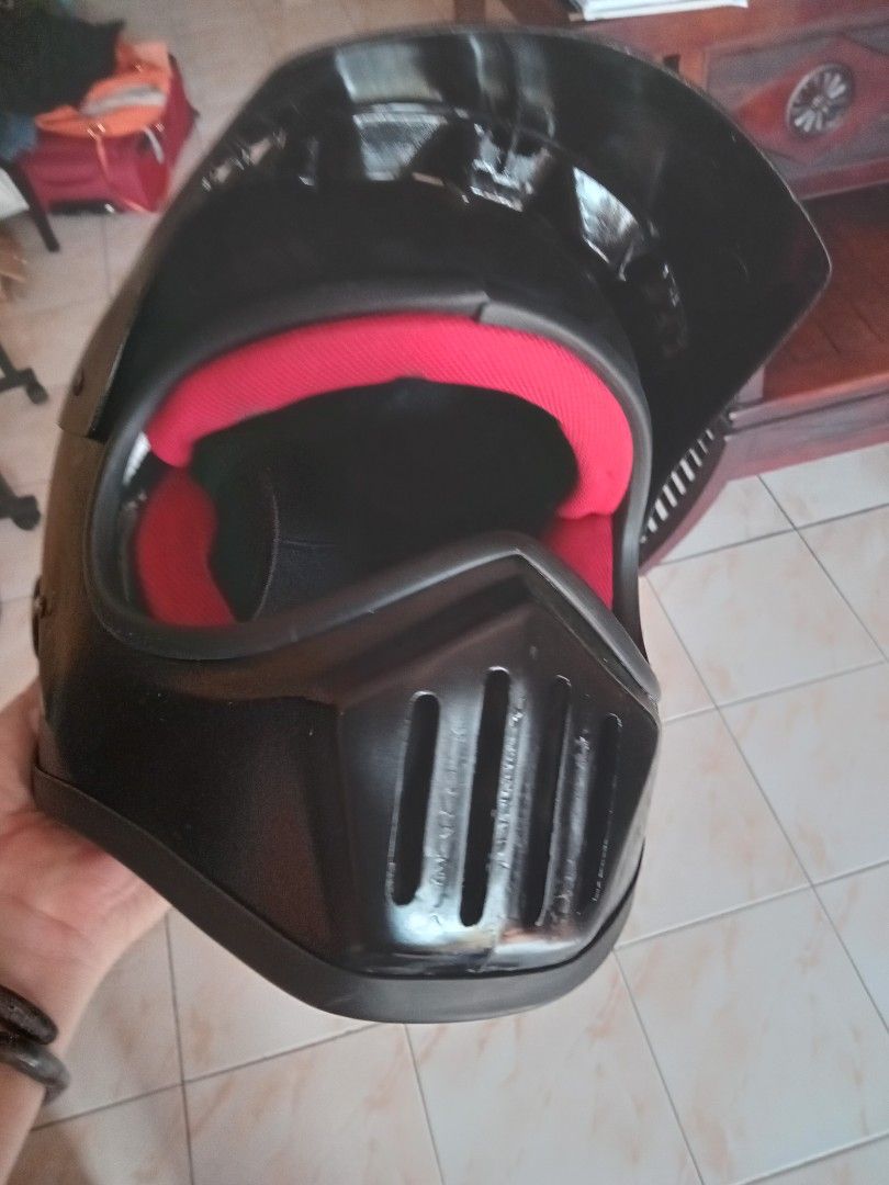 Helem tua suzuki perlu cat baru, Barang Yang Dicari di Carousell