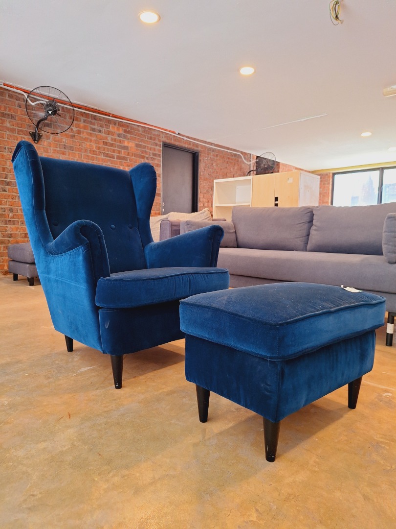 IKEA STRANDMON Armchair and footstool, Djuparp dark blue velvet | IKEA ...