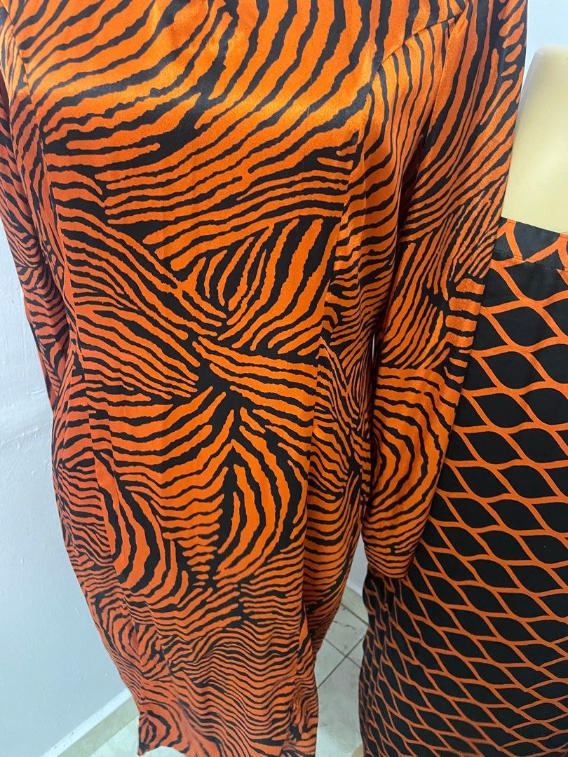 Kurung moden oren hitam, Women's Fashion, Muslimah Fashion, Baju Kurung ...