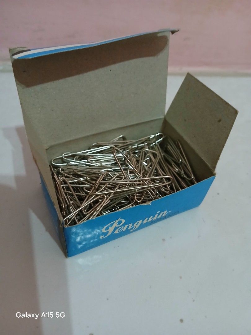 Penguin Paper Clip Q156241/025, Hobbies & Toys, Stationery & Craft ...