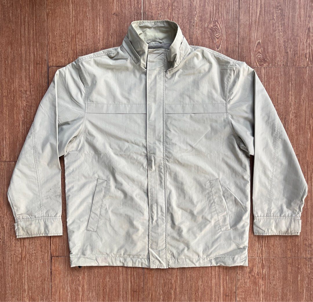 Uniqlo Winbreaker, Men's Fashion, Coats, Jackets and Outerwear on Carousell