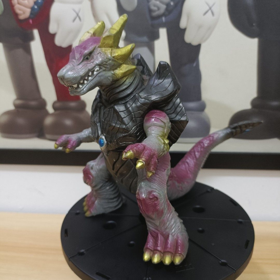 VINTAGE 1997 BANDAI ULTRAMAN TIGA GUARDIE KAIJU SOFUBI FIGURE ...