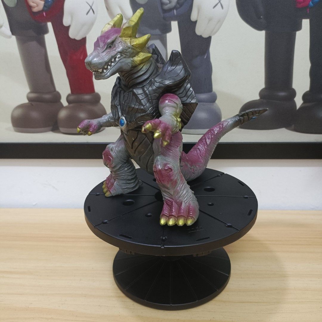 VINTAGE 1997 BANDAI ULTRAMAN TIGA GUARDIE KAIJU SOFUBI FIGURE ...