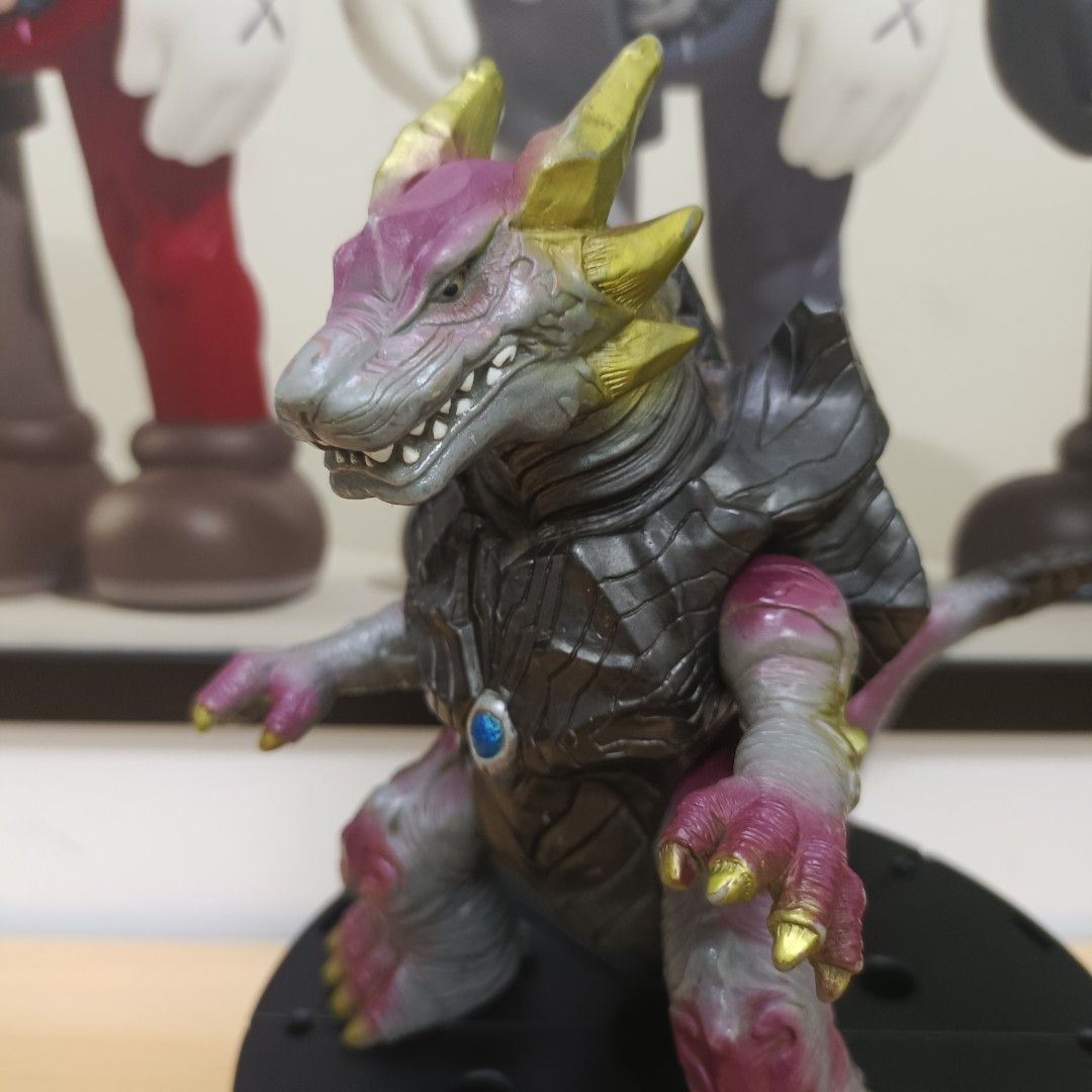 VINTAGE 1997 BANDAI ULTRAMAN TIGA GUARDIE KAIJU SOFUBI FIGURE ...