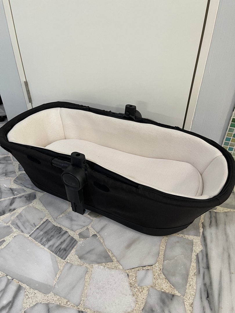 Bassinet Pioneer Carrycot with Mattress, Babies & Kids, Going Out ...