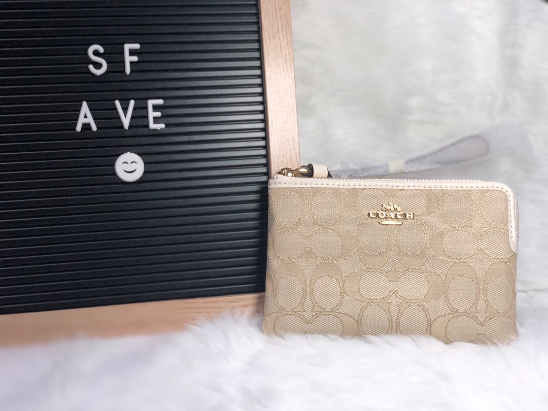 Coach Small Pouch, Women's Fashion, Bags & Wallets, Wallets & Card ...