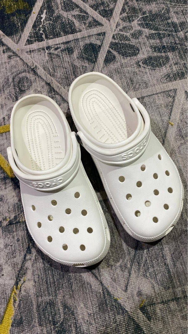 Crocs Classic Clog (Off-white), Men's Fashion, Footwear, Casual shoes ...