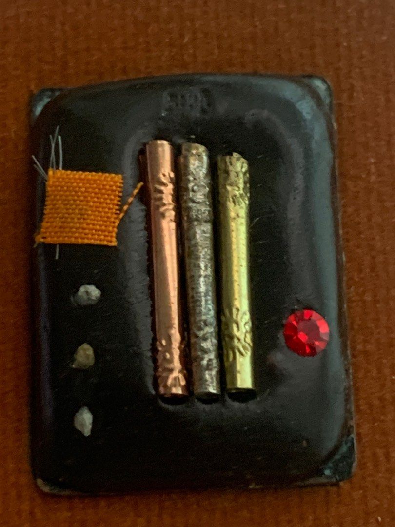 Luang Phu Hong locket. Lp Hong. Wat Phetchaburi Surin. Amulet . 佛牌。 龙婆洪 ...