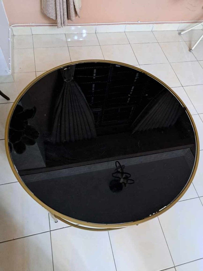 Meja bulat kaca ruang tamu, Property, Others on Carousell