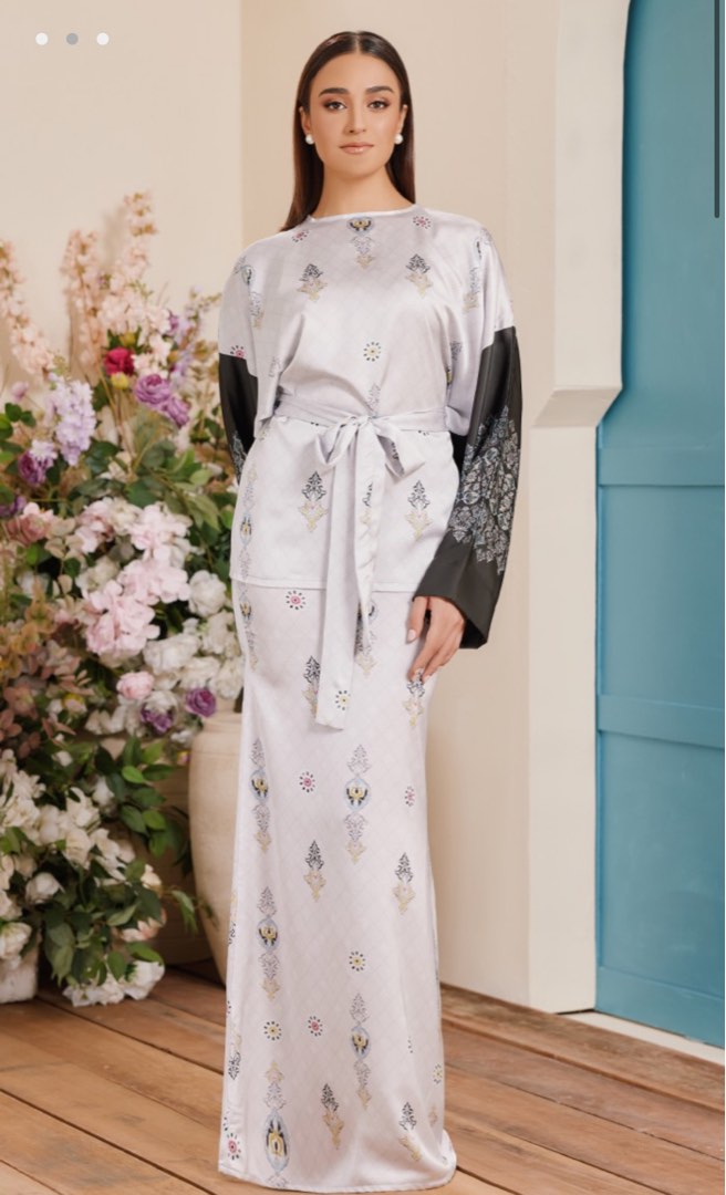 NEELAR KURUNG IN BLACK, Women's Fashion, Muslimah Fashion, Baju Kurung & sets on Carousell