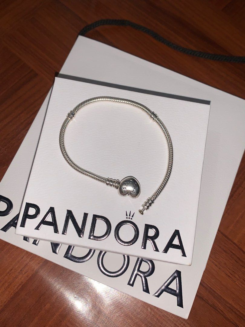 do pandora replace broken charms