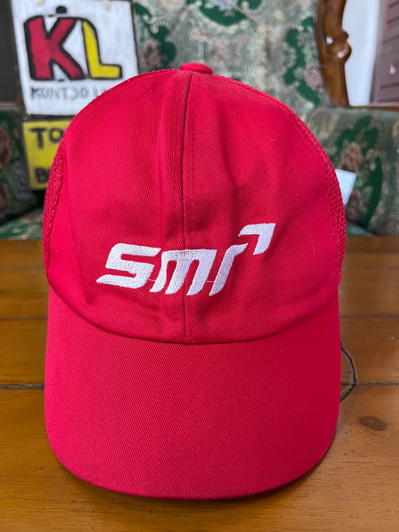 Simple cap merah logo SMR, Fesyen Pria, Aksesoris, Topi di Carousell