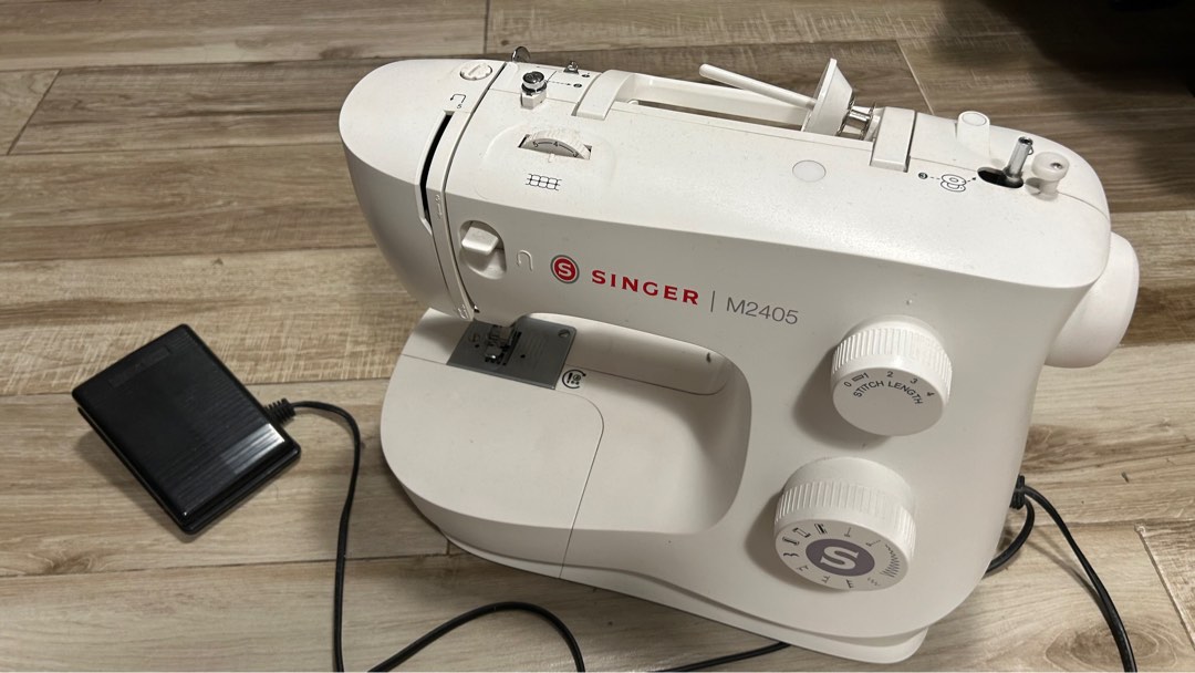 Singer Sewing Machine M2405, TV & Home Appliances, Other Home ...