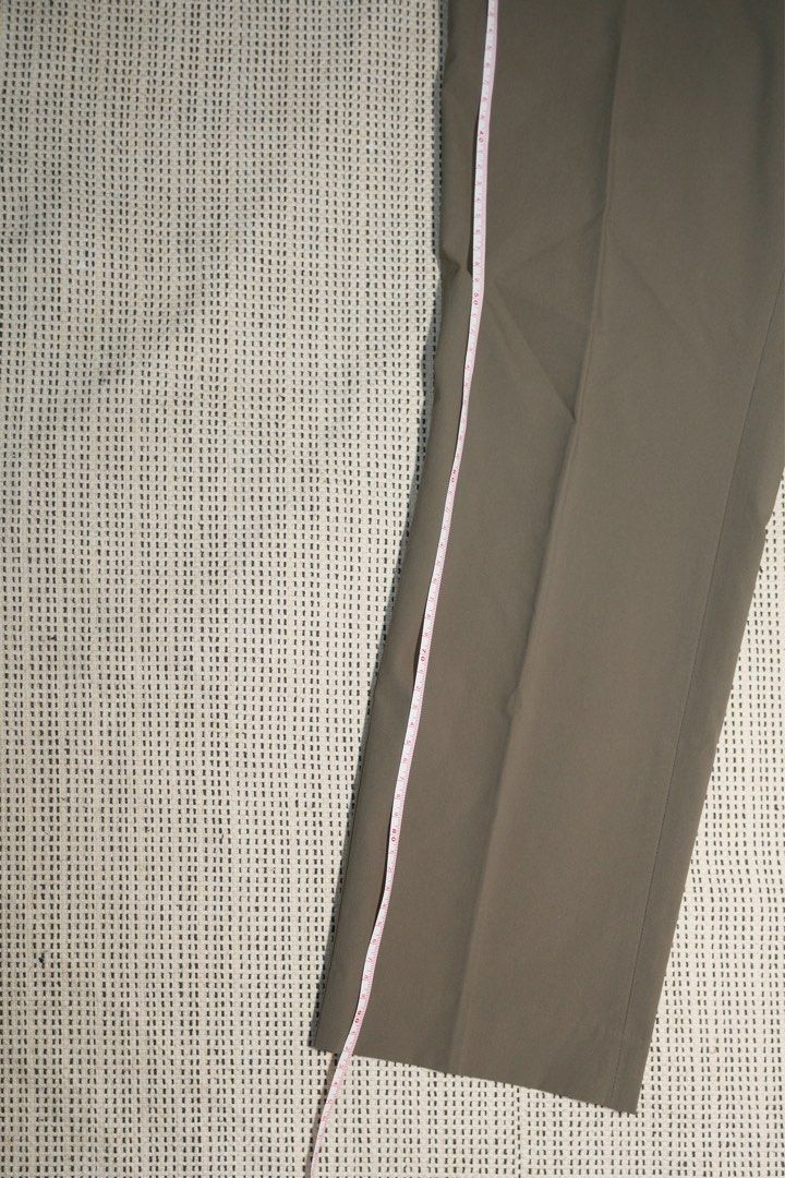 Uniqlo Khakis Olive, Men's Fashion, Bottoms, Trousers on Carousell