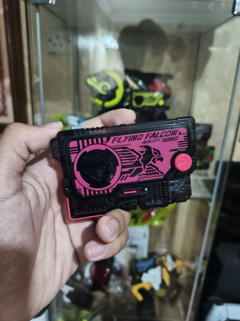 DX Flying Falcon Progrise key Kamen rider Zero One Bandai, Computers ...