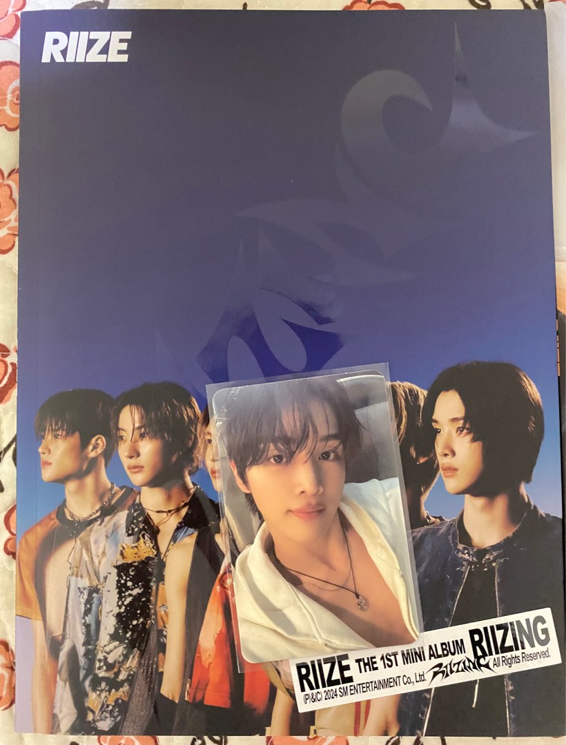 [Photo Book Ver.] RIIZE- 1st Mini Album [RIIZING] sungchan set, Hobbies & Toys, Collectibles ...