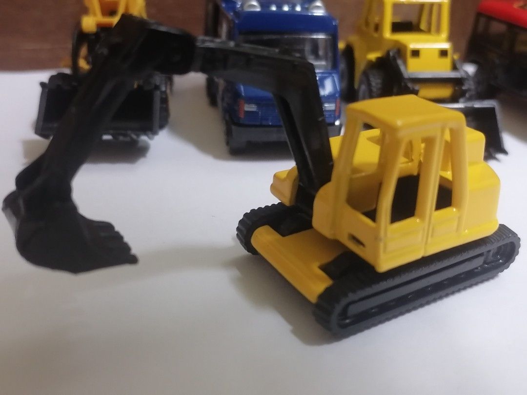 SIKU 0801 Excavator - Yellow - Loose, Hobbies & Toys, Toys & Games on ...