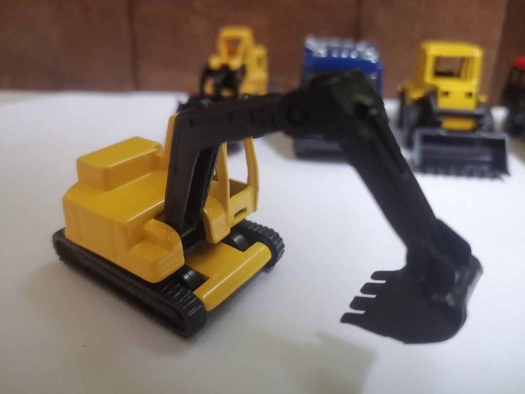 SIKU 0801 Excavator - Yellow - Loose, Hobbies & Toys, Toys & Games on ...