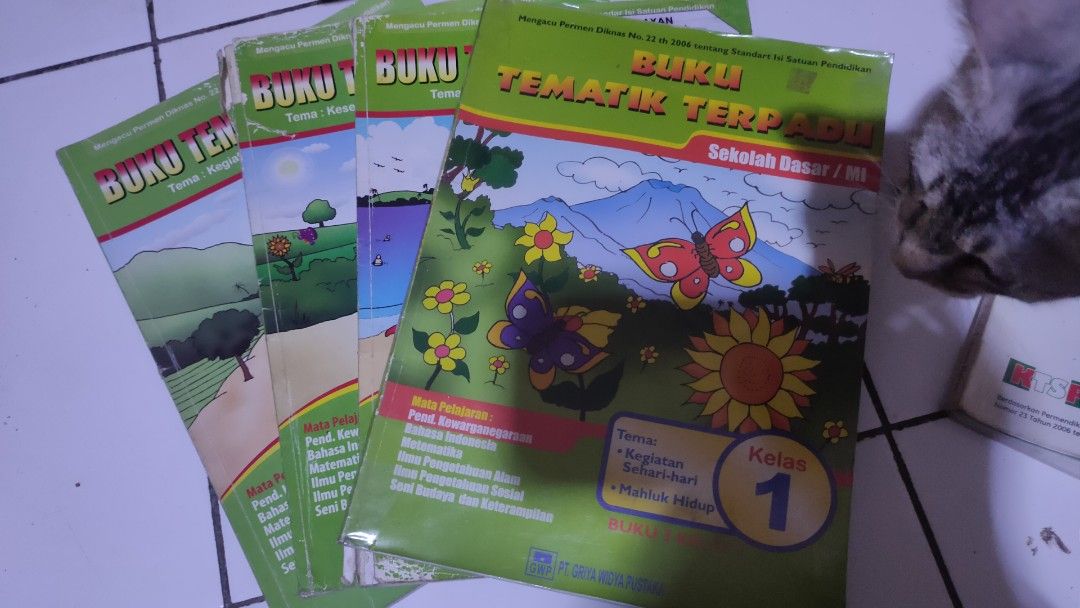 Buku pelajaran SD , GRATIS, Buku & Alat Tulis, Buku Pelajaran di Carousell