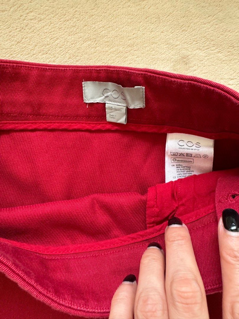 COS mini skirt xs, Women's Fashion, Bottoms, Skirts on Carousell