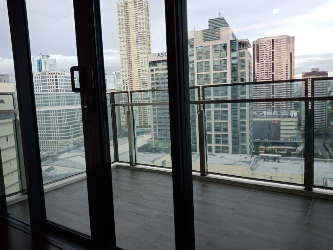 Special corner 1BR Garden Towers in Makati near Greenbelt, Glorietta ...