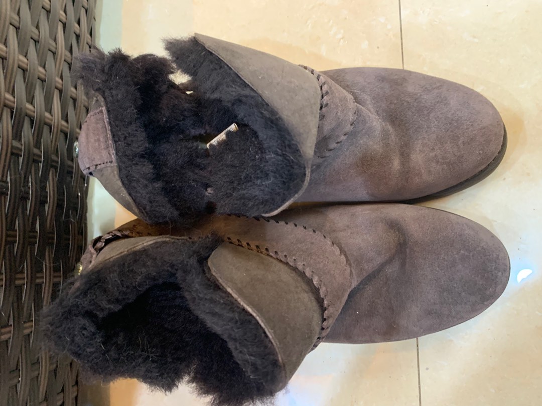UGG low winter boots, Women's Fashion, Footwear, Boots on Carousell