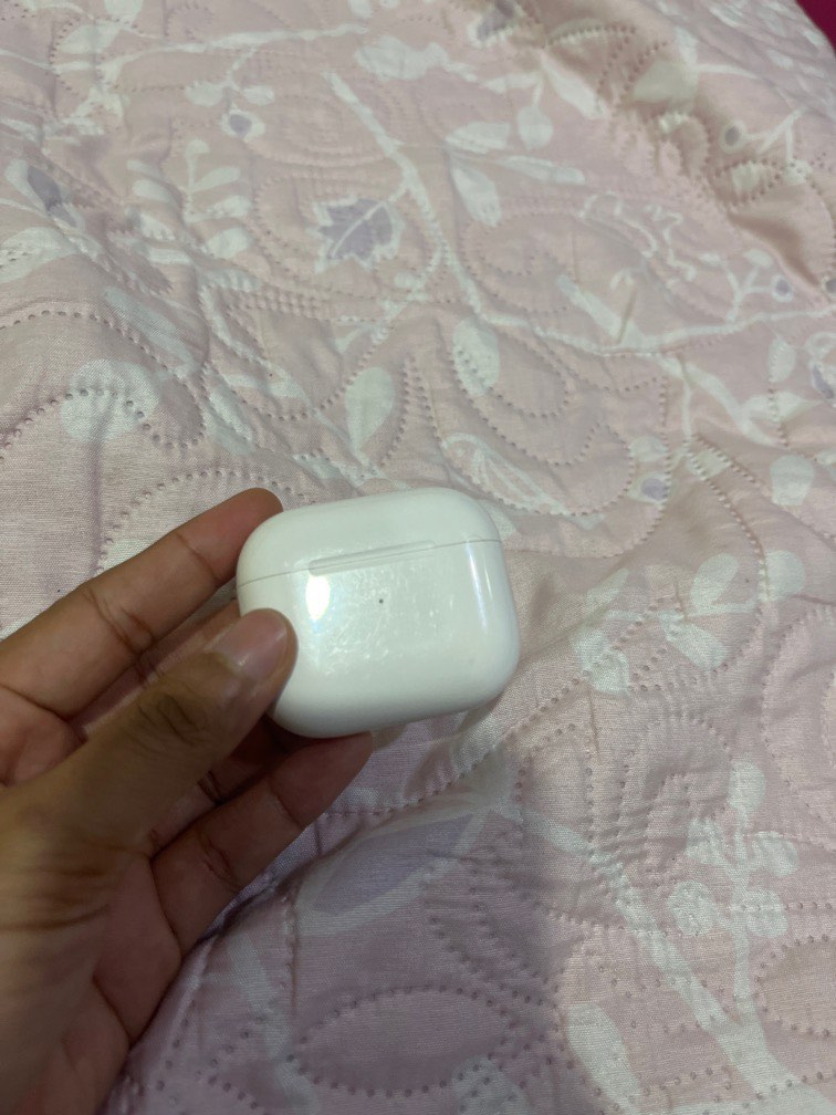 Airpods 3rd gen (Left airpod cannot connect), Audio, Earphones on Carousell
