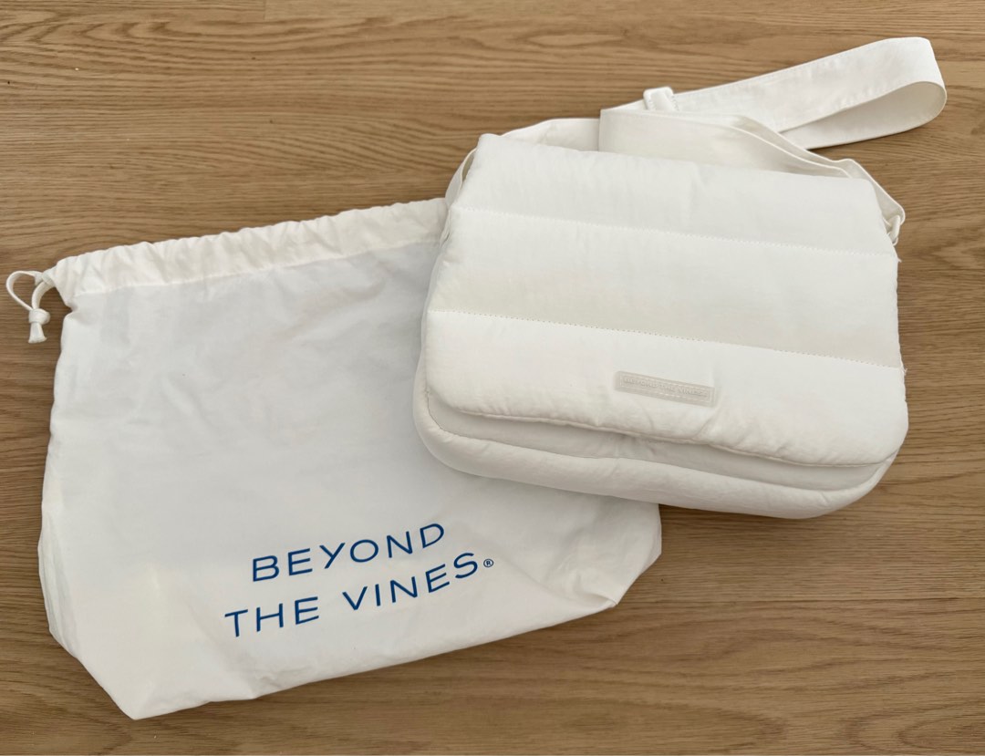 Authentic Beyond the Vines Poofy Bag, Women's Fashion, Bags & Wallets ...