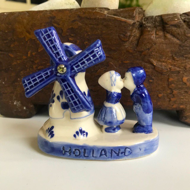 Figurines Holland Ceramic Windmill & kissing couple, Furniture & Home ...