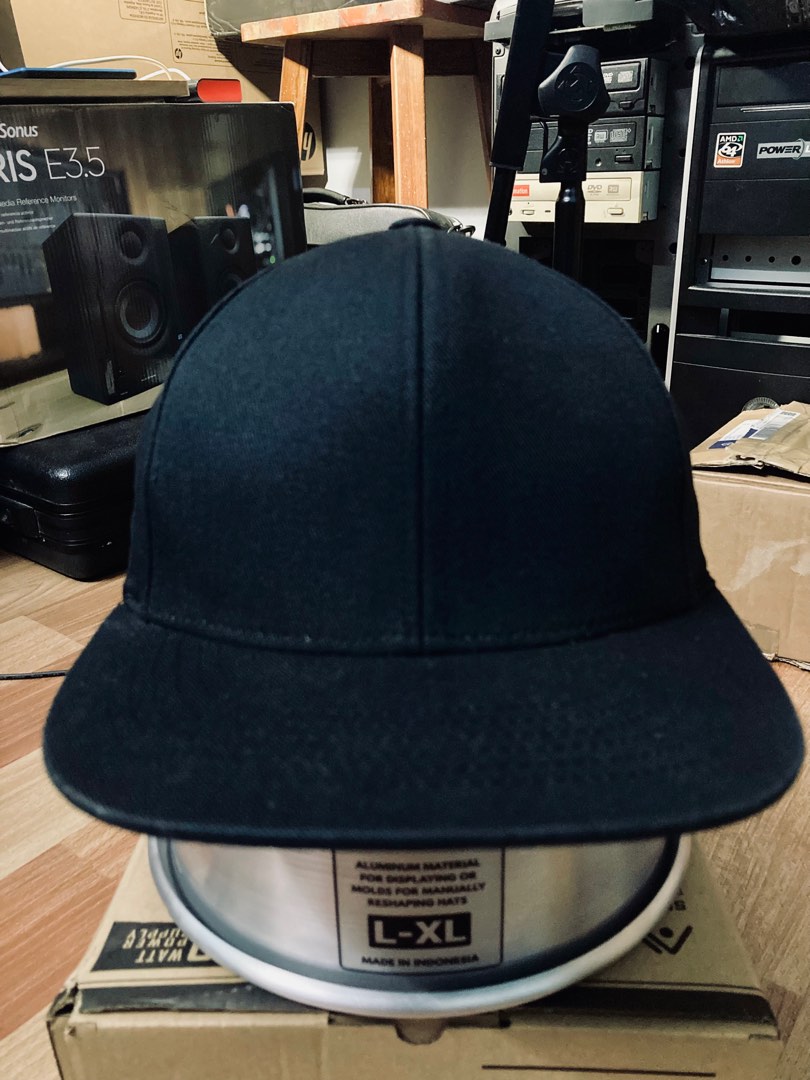 Korean plain snapback, Men's Fashion, Watches & Accessories, Cap & Hats ...