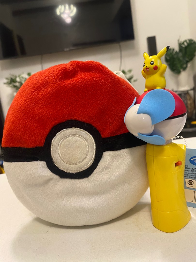 Pokemon Merch - Pokeball Disc Holder/Organizer & Pikachu Fan Toy ...