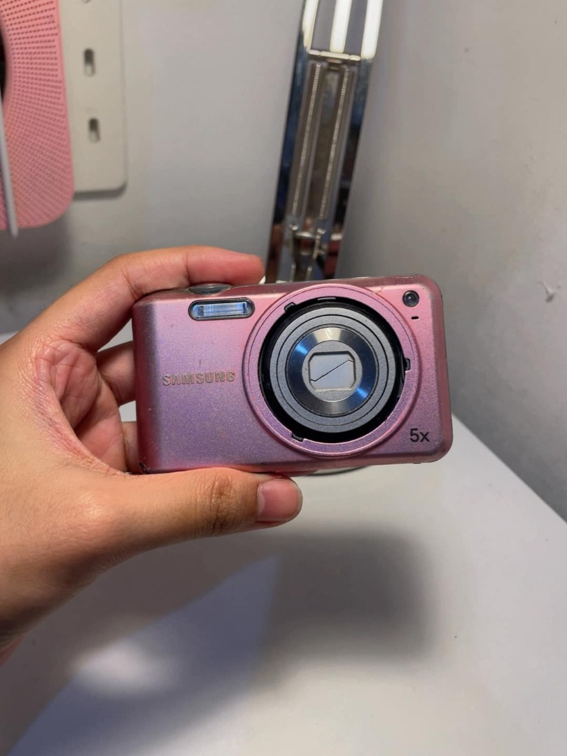 Samsung ES70 Digital Camera, Photography, Cameras on Carousell