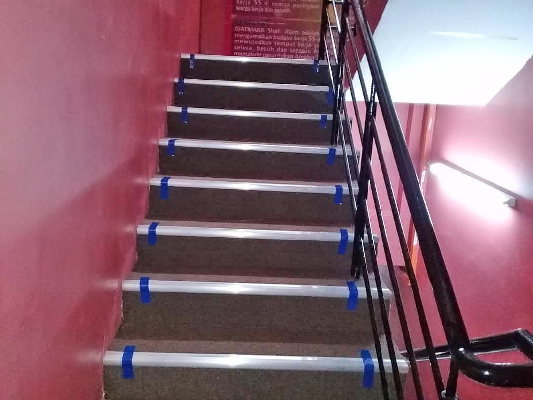 Tangga pun kami pasang, yang penting ruangan anda nampak kemas dan selesa., Furniture & Home ...