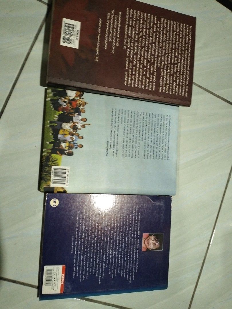 Buku buku lama adibah amin, Everything Else, Others on Carousell