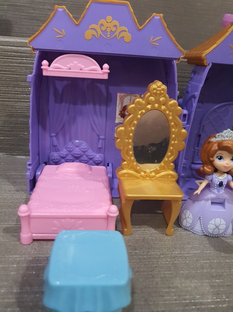 Disney Sofia the First CASTLE BEDROOM PLAYSET, Hobbies & Toys, Toys & Games on Carousell