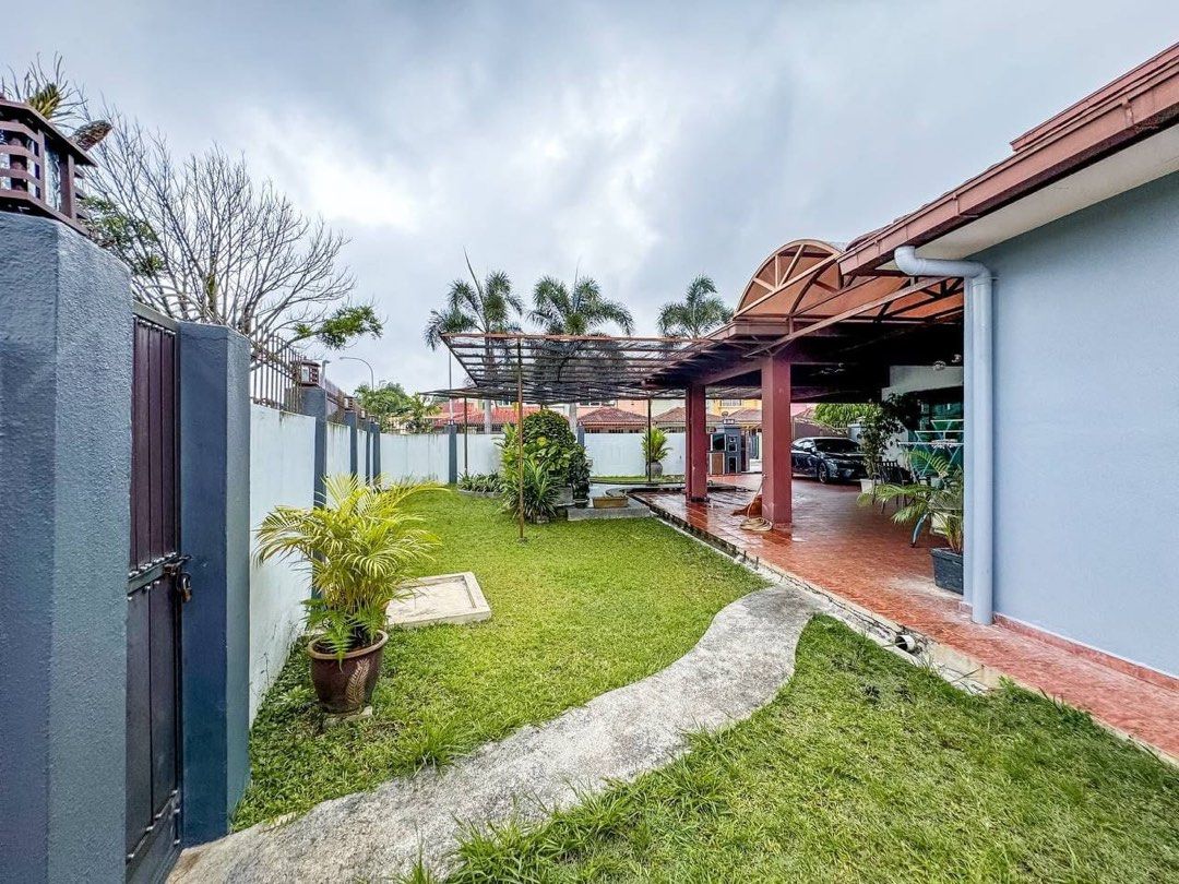 Double storey corner lot, Property, For Sale on Carousell