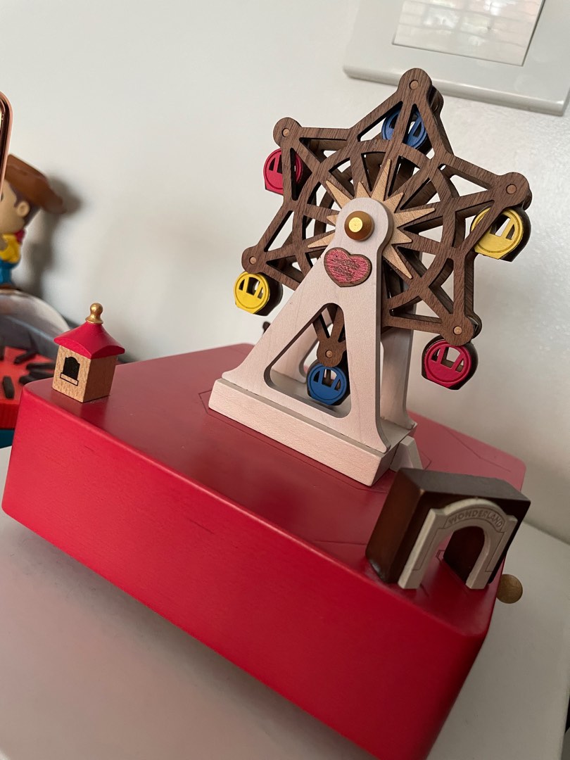 Hello Kitty Wooden Music Box Ferris Wheel, Hobbies & Toys, Toys & Games ...