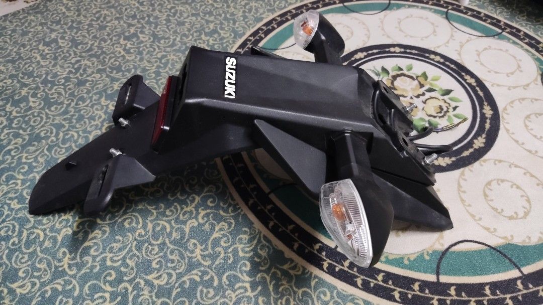 SUZUKI RAIDER BOX (TENGAH) + REAR MUDGUARD (EKOR), Motorbikes on Carousell