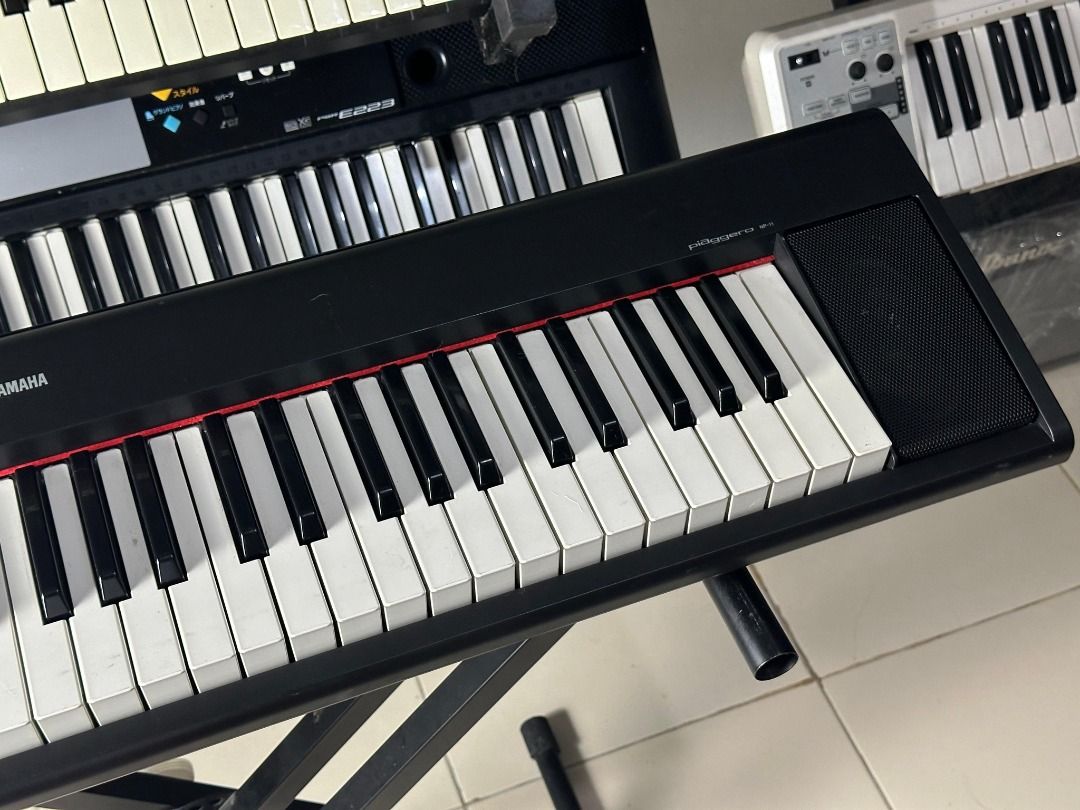 Yamaha NP-11 Digital Piano Keyboard in Black 61-Key Graded Soft Touch ...
