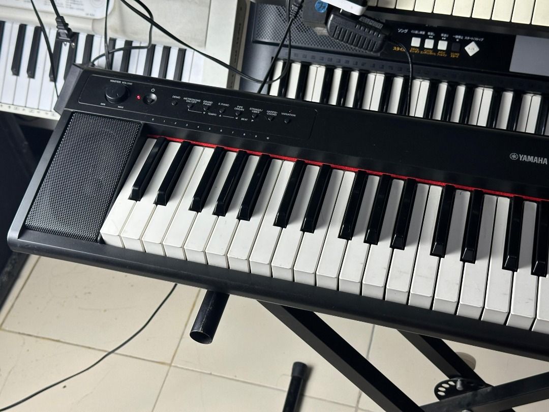 Yamaha NP-11 Digital Piano Keyboard in Black 61-Key Graded Soft Touch ...